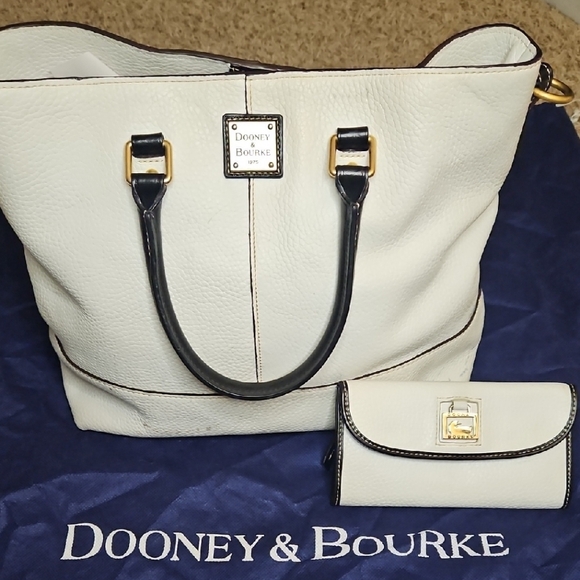 Dooney & Bourke | Bags | Dooney Bourke Pebble Grain Chelsea Wallet Set ...